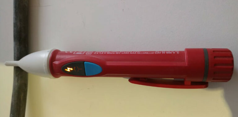 A comprehensive guide to non-contact voltage testers